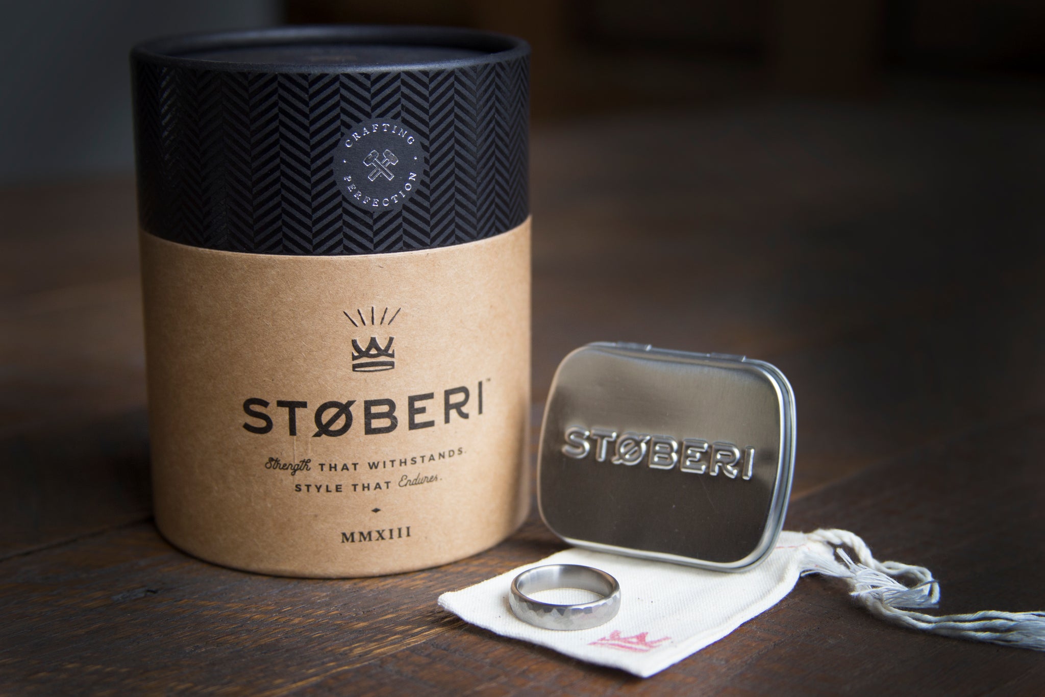 Stoberi Titanium Men's Band with Silver Inlay (The Eero) – Støberi